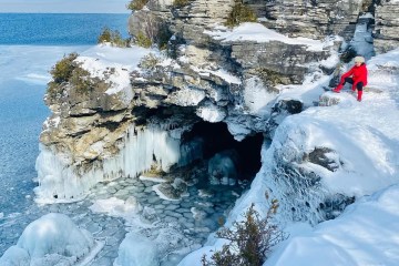 Bruce Peninsula Winter Hike | Toronto EcoAdventures
